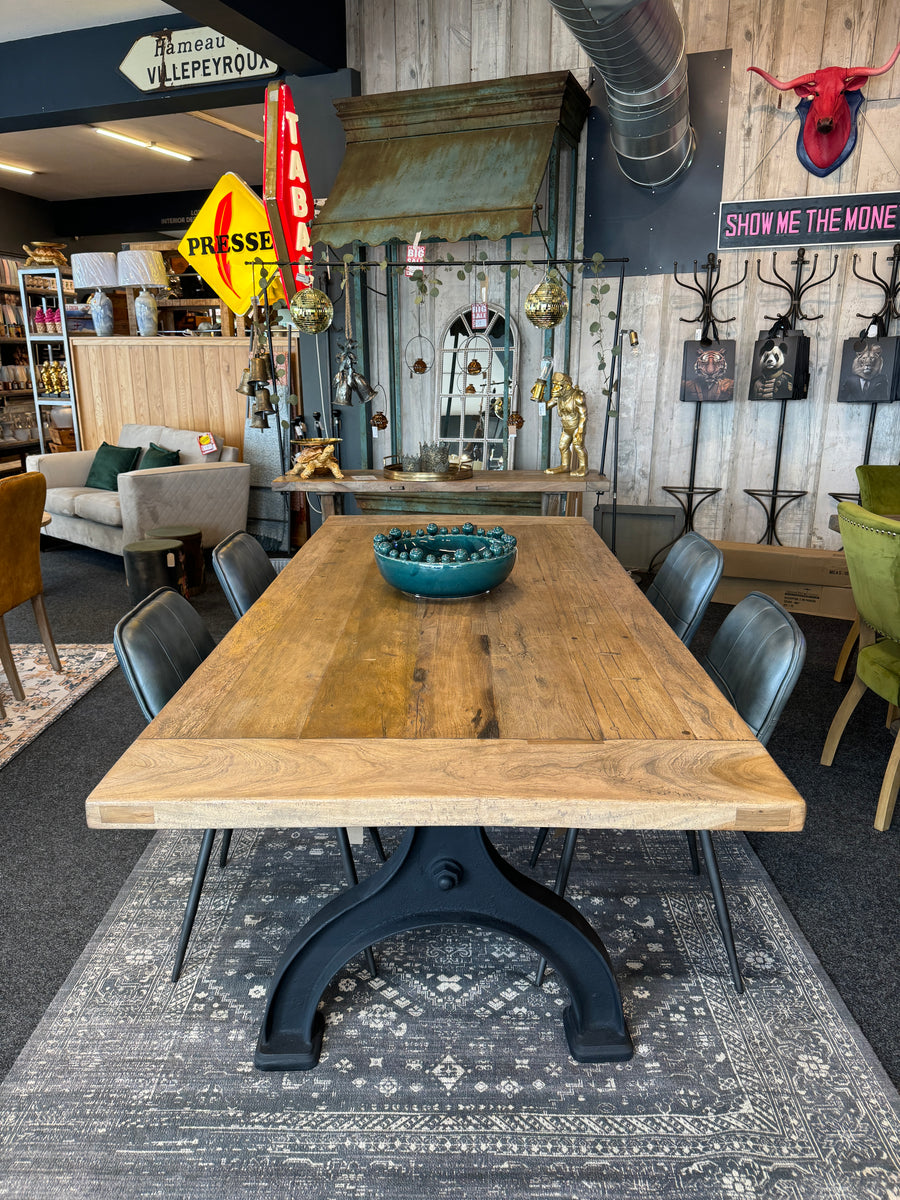 Cowboy Leg Boatwood Table – Simply Dutch