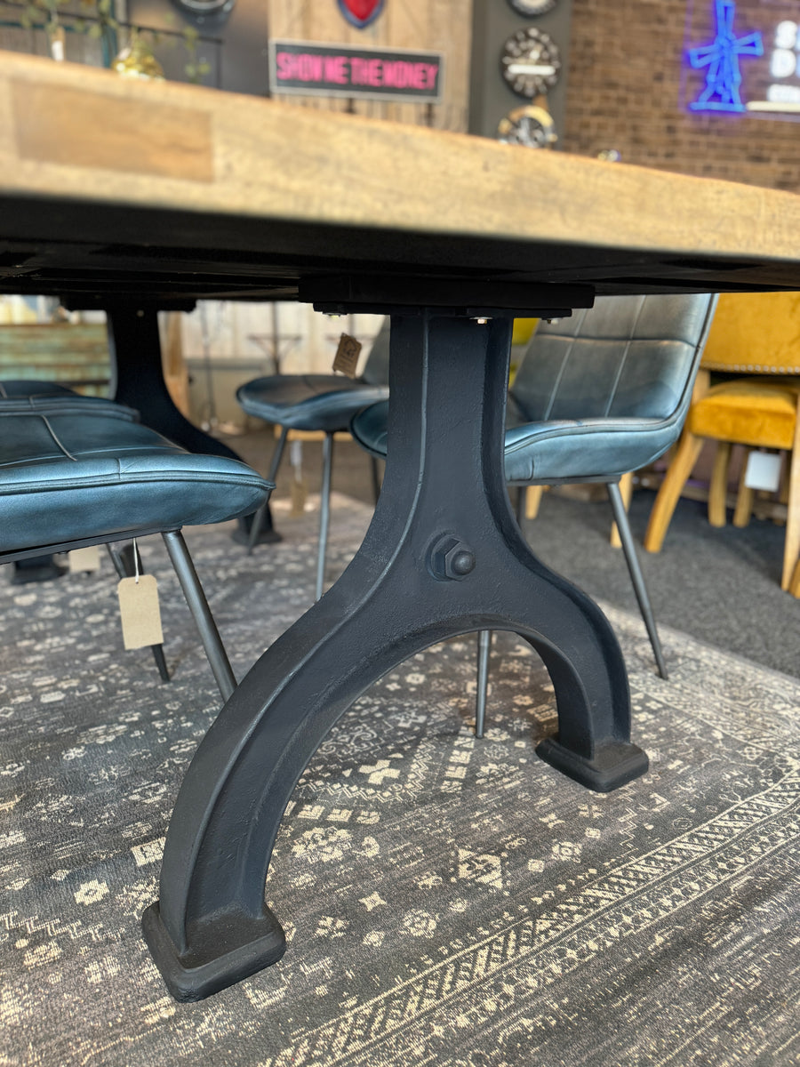 Cowboy Leg Boatwood Table – Simply Dutch