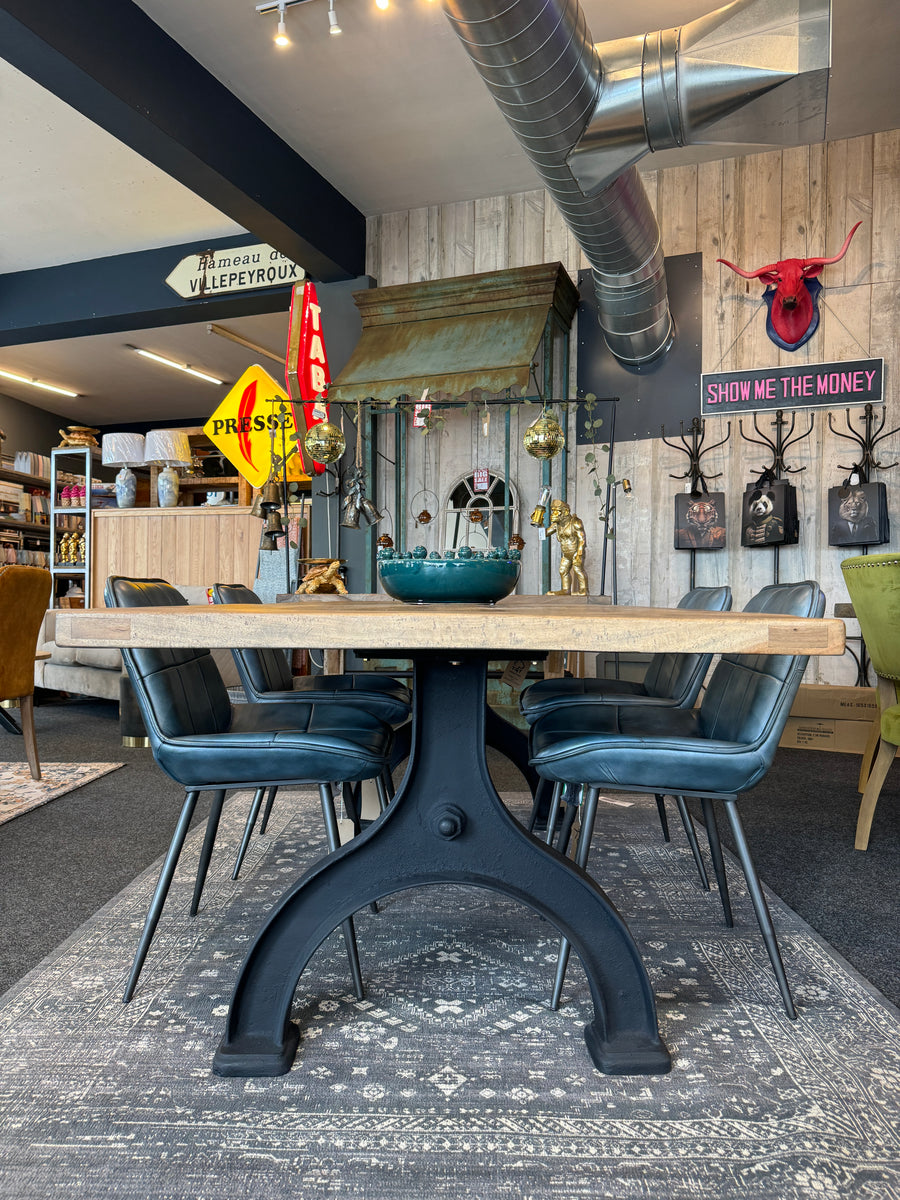 Cowboy Leg Boatwood Table – Simply Dutch